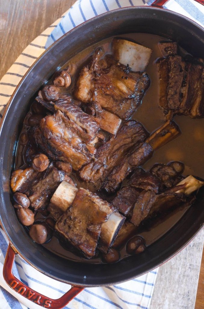 EASY Braised Short Ribs- Mushroom Balsamic Braised Short Ribs!