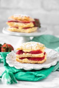 Easy Strawberry Napoleon Dessert Recipe with Puff Pastry